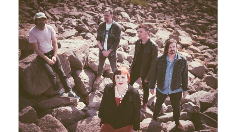 Slowdiveが5thアルバム『EVERYTHING IS ALIVE』をリリース、収録曲”alife”のMVも公開 ｜ カルチャーメディア ...
